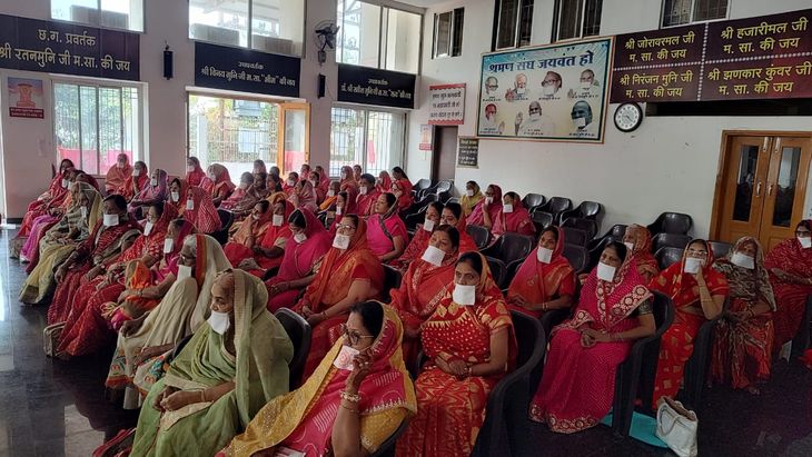 Devotees danced at the Bhakti Sandhya, 14-year old Diksharthi Kalpesh ...