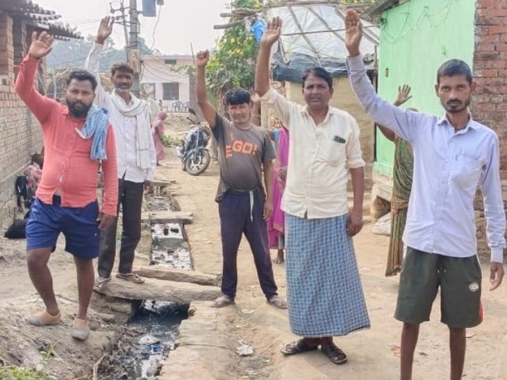 Drains overflowing in Chakia | चकिया में बजबजा रही नालियां: गंदगी से ...