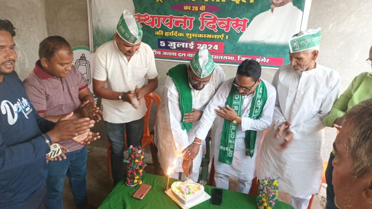 RJD leader Tejaswi Yadav's 35th birthday was celebrated with great pomp ...
