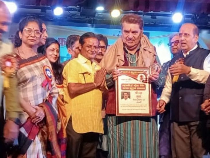 Kavi Sammelan held in memory of famous poet Kunwar Bechain