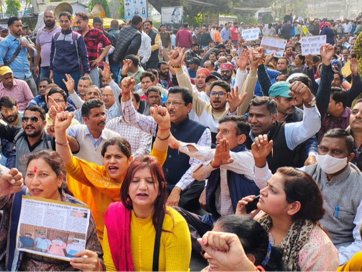 UPNL employees marched to the secretariat
