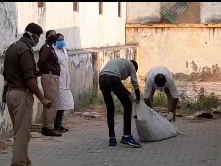 The dead body of a woman kept rotting for 5 days | 5 दिन से सड़ता रहा ...