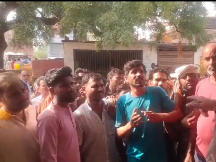Farmers locked the Bhander market