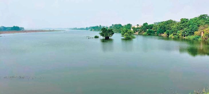 Beauty of nature: This is not a lake, but a Dhaba of Ramdiri village ...