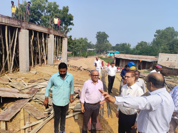 The District Magistrate inspected the building under construction in ...