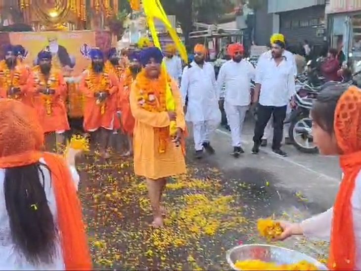 555th Prakash Parv celebrated with gaiety | उल्लास के साथ मनाया गया 555वां प्रकाश पर्व: फूलों की ...