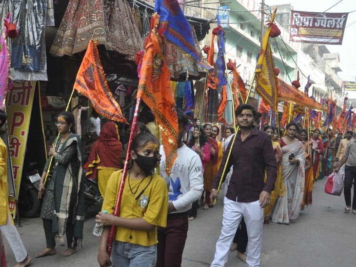 Shri Khatu Shyam Nishan Yatra started with great pomp in Hathras ...