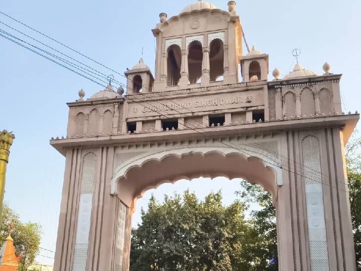 The country's unique Unity gate built above the road | सड़क के ऊपर बना ...