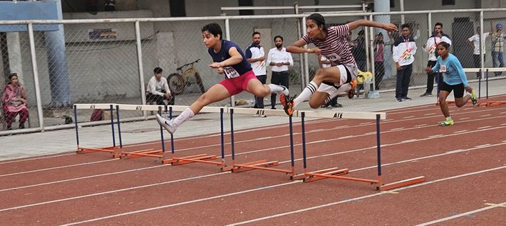 In the under-17 girls' 1500 m race, Diya Rana of Rupnagar came first ...