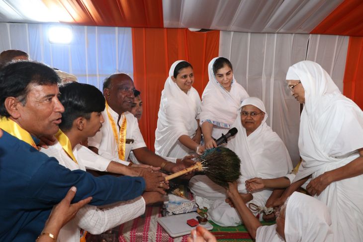 The devotees of Niwai participated in the Pichhika ceremony of Aryaka ...