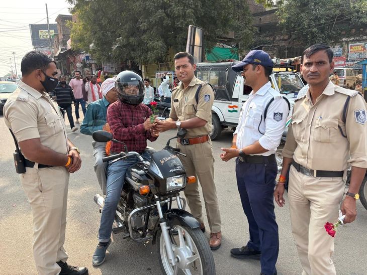 Datia police launched a stop-and-stop campaign | दतिया पुलिस ने चलाया रोको-टोका अभियान: नियमों ...