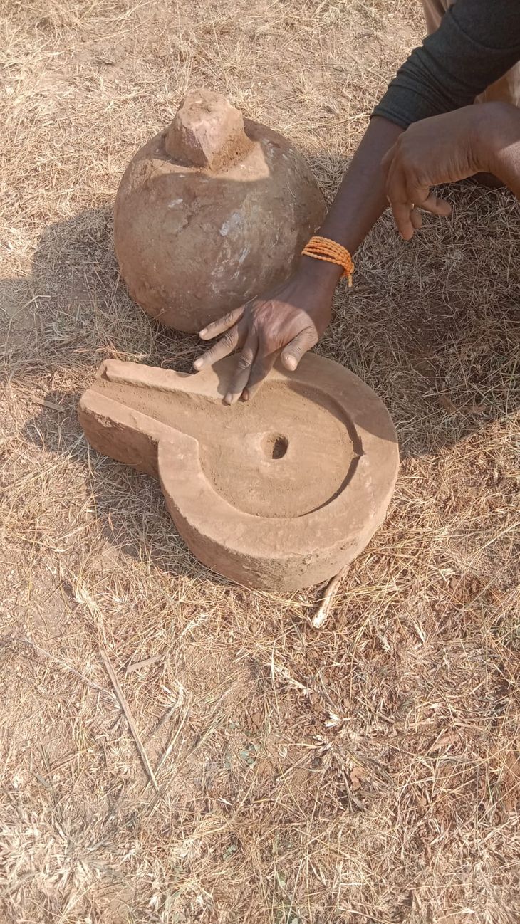 9-10th century Shivling-Jalhari found in excavation | खुदाई में 9-10 ...