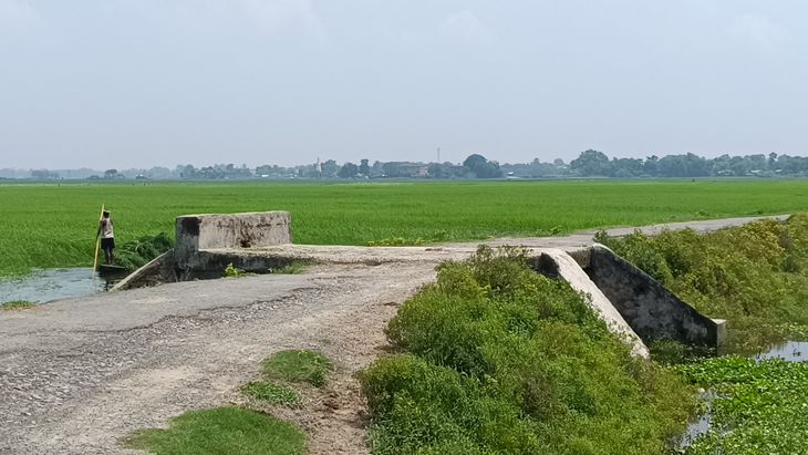 The culvert between Kosi embankment and Goriyari Sharma Tola is ...