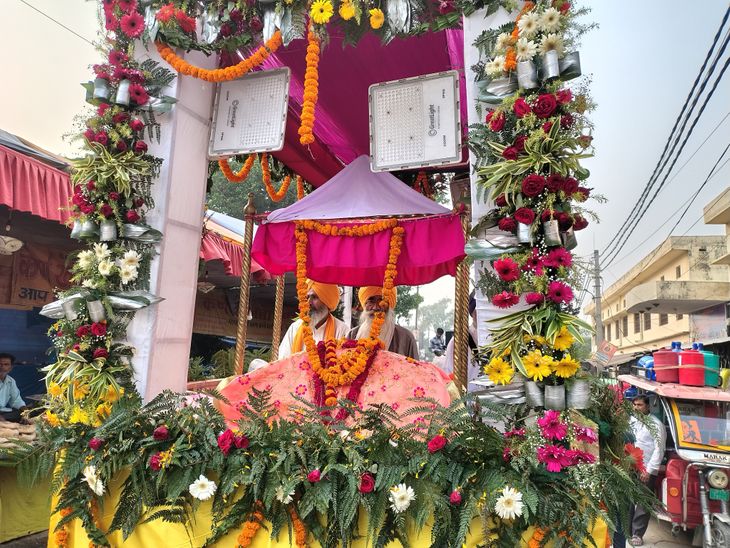 A procession was taken out in Anupshahr on the occasion of the birthday ...