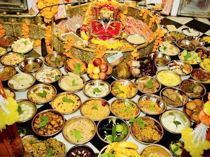 Special tableaus were decorated in Thaneshwar Mahadev and Banke Bihari ...