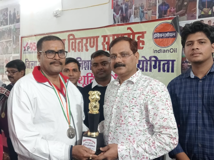 Lucknow's DM Tripathi won the shooting competition | लखनऊ के डीएम ...