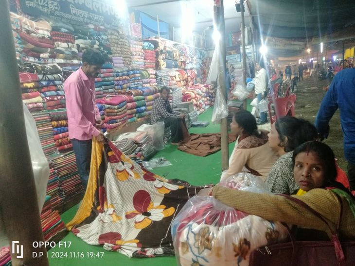 Rural devotees keep the Mini Kumbh alive | ग्रामीण श्रद्धालुओं से ...