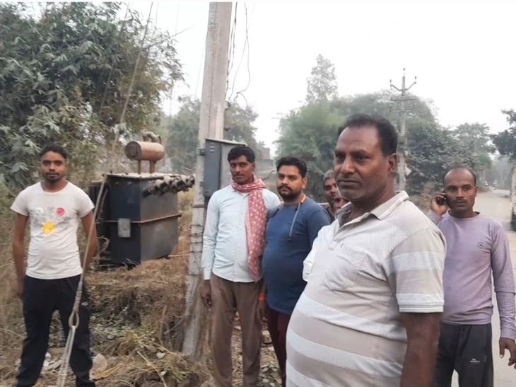 The electric transformer kept on the ground is inviting an accident