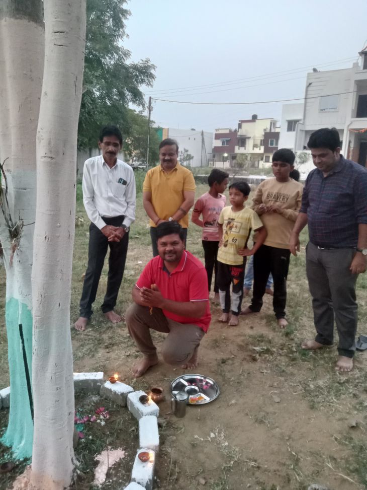 Srishti Sevaks celebrated Tree Deepawali with trees | सृष्टि सेवकों ने ...