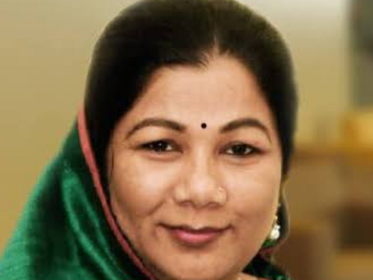 PHE Minister Sampatiya Uikey arrives in Chhindwara | संपतिया उईके ने ...