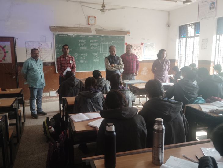 Students said- OMR sheet was filled in Olympiad | छात्र बोले- ओलिंपियाड ...