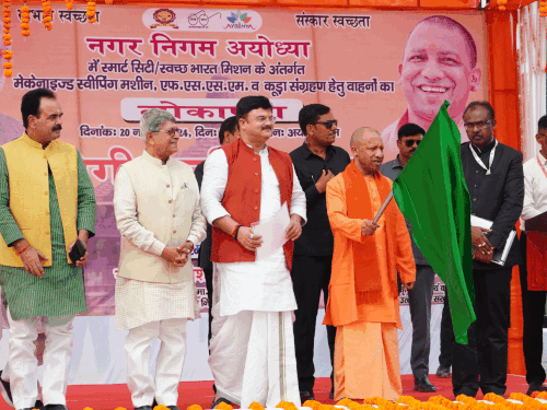 ayodhya. CM flagged off vehicles worth Rs 25.63 crore | सीएम ने 25.63 ...