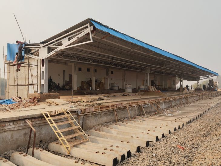 People going to Gwalior are catching the train from Kailaras | ग्वालियर ...