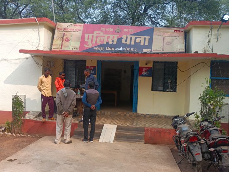 The body of a young man was found in Dihiya village of Mauganj | मऊगंज ...