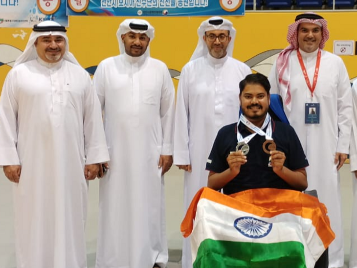 Agras Paralympic Player Jatin Kushwaha Won Two Medals आगरा के पैरालम्पिक खिलाड़ी जतिन कुशवाह