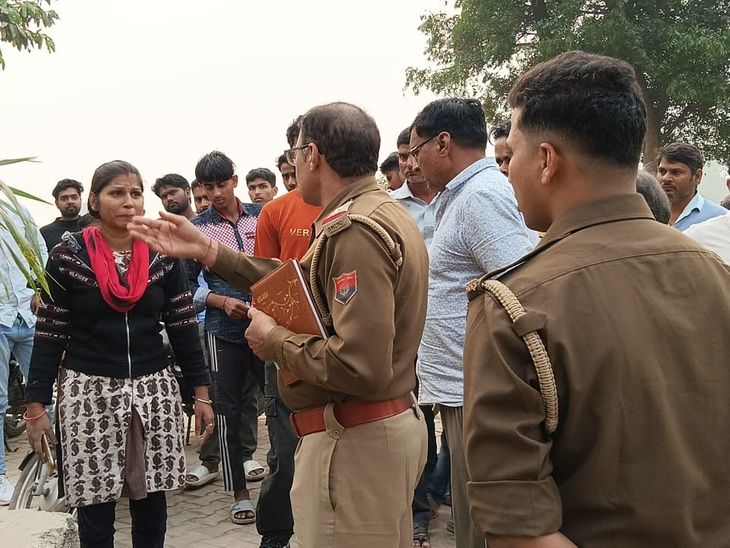 Dead body found hanging from a tree in Dhaulana | धौलाना में पेड़ से लटकता मिला शव: फैक्ट्री में ...