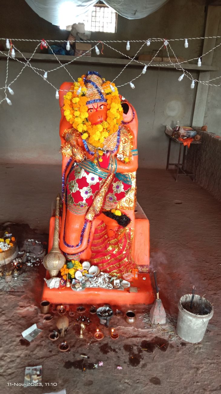 Siddha Hanuman Temple: Chola offered on the idol of Balaji | सिद्ध ...