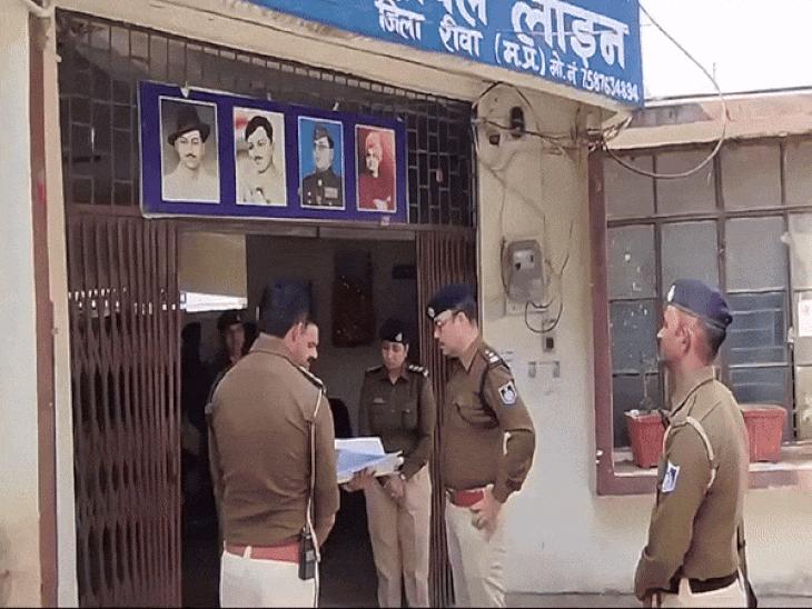 Rewa SP suddenly reached Civil Line police station | अचानक सिविल लाइन थाने पहुंचे रीवा एसपी ...