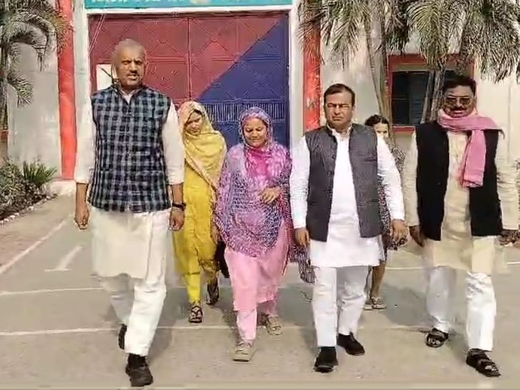 Naseem Solanki met her husband Irfan Solanki in jail | नसीम सोलंकी ने ...