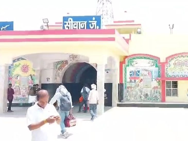 TC removed for charging excess fare from passenger | यात्री से ज्यादा ...