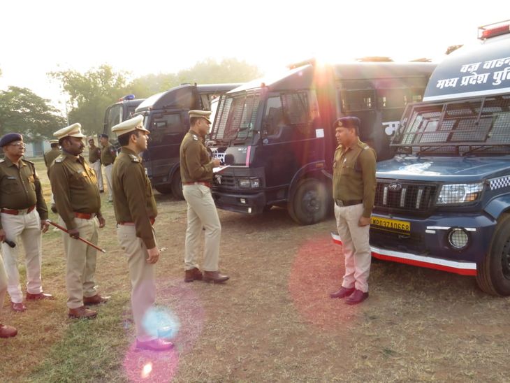 SP's annual parade inspection | एसपी का वार्षिक परेड निरीक्षण: बलवा ...