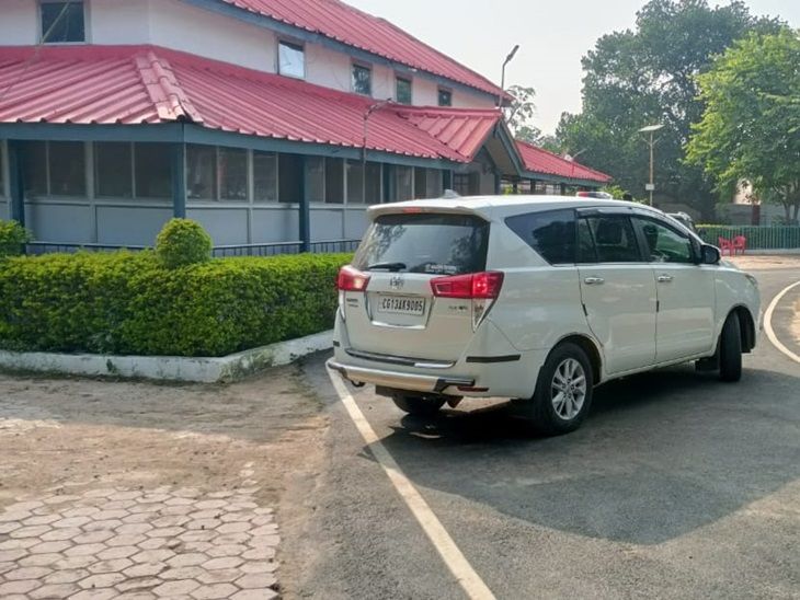 ACB RAID; Patwari arrested in Balrampur for taking 12 thousand bribe | बलरामपुर में पटवारी 12 ...