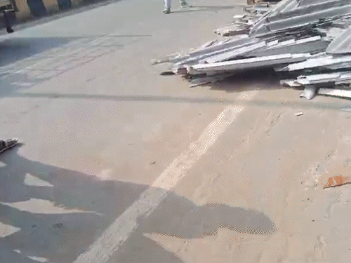 The trader slapped the Tehsildar who came to remove the encroachment ...