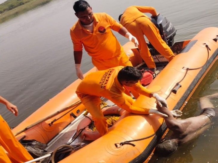 The body of a drowned farmer was found on the fourth day | चौथे दिन मिला बंधे में डूबे किसान का ...