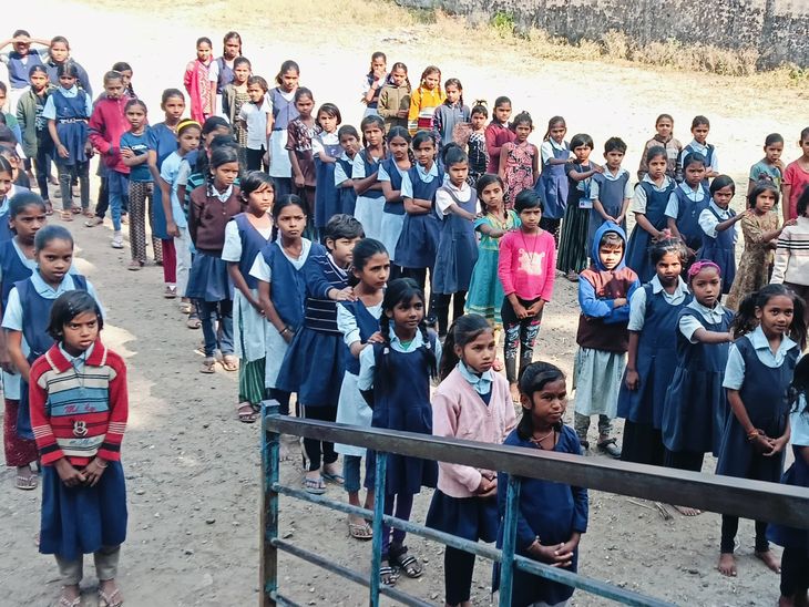 'Hum Honge Kamyab' organized in Mandu, Girl students taught to identify ...