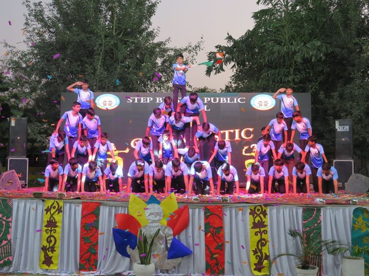 Annual function organized at Step by Step Public School, Ambedkar Nagar