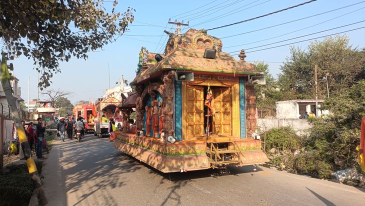 As soon as the procession arrived, people started chanting slogans of ...