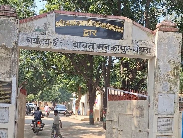 Construction of pavement with substandard bricks in Mankapur | मनकापुर ...