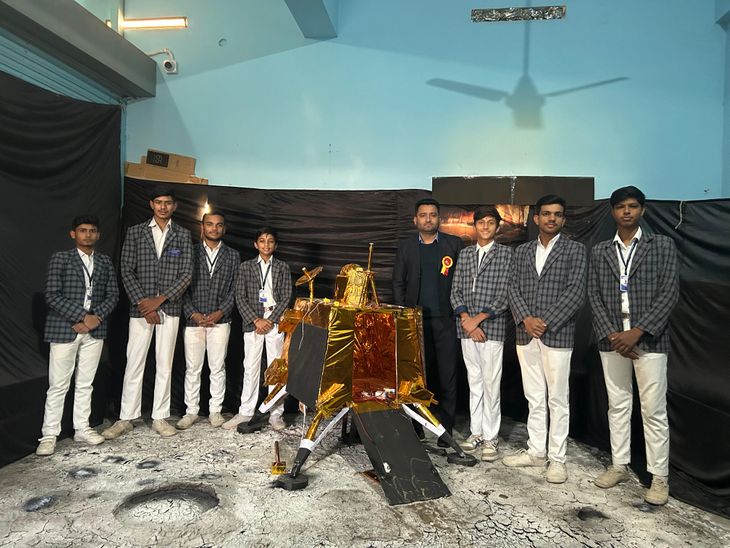 Students made models of Vikram Lander and Pragyan Rover | छात्रों ने ...
