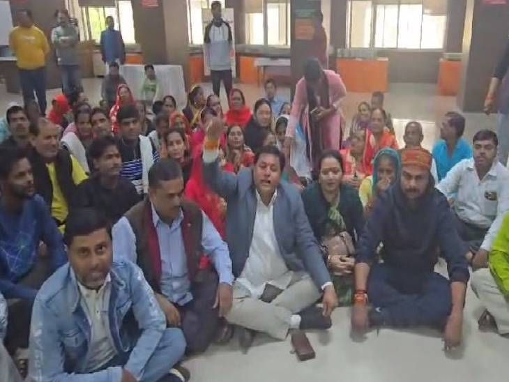 KDA news, Protest in KDA, Kanpur News Today, Kanpur News Hindi, Kanpur ...