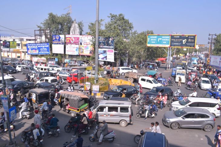 There was a jam for one and a half hours during the day at Ajmer ...