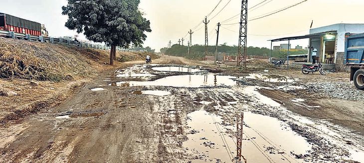 The road leading from Samdari Road to Bypass is damaged, there are ...