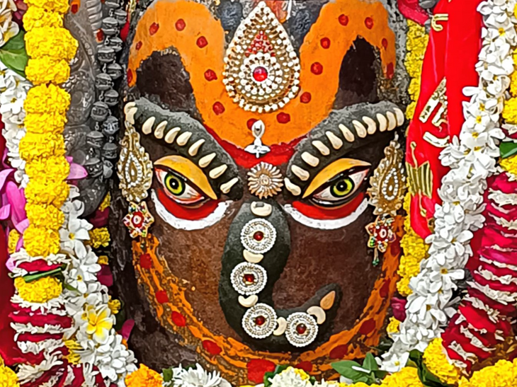 Divine decoration of Lord Ganesha's form with Bhaang, sandalwood and ...