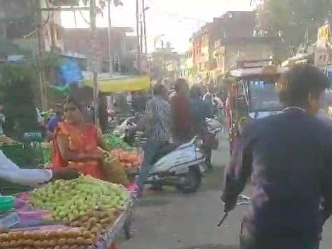 Roads in the grip of encroachment in Harraiya | हर्रैया में अतिक्रमण की ...