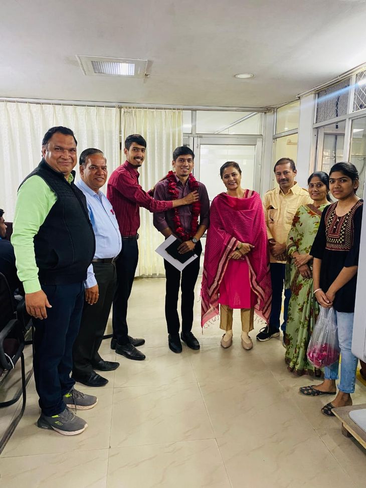 Naib Tehsildar became the symbol of Kanod | कानोड़ के प्रतीक बने नायब ...