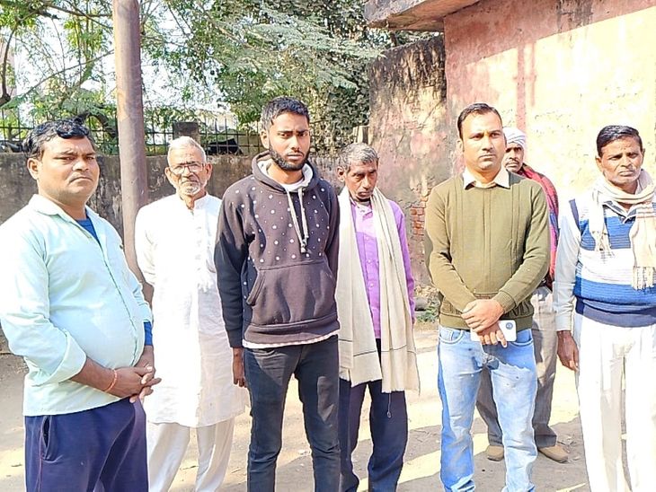 A farmer died after being hit by an unknown vehicle in Hasanganj
